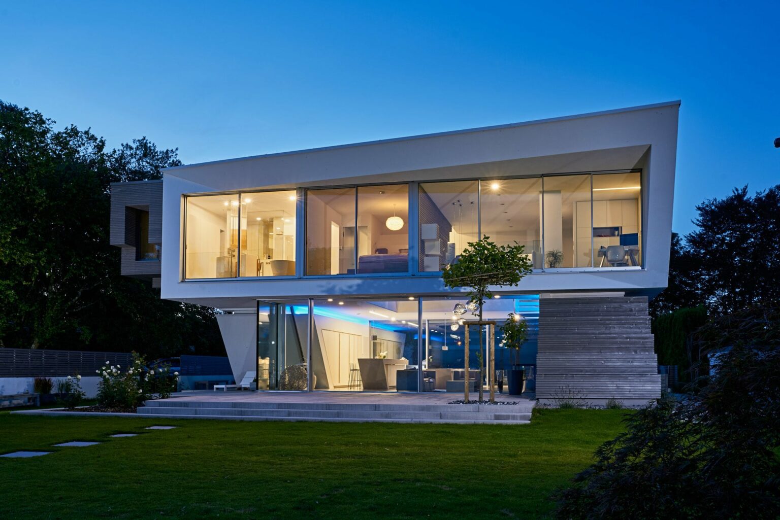 Frameless Windows - Understanding The Options | DWE Info Hub