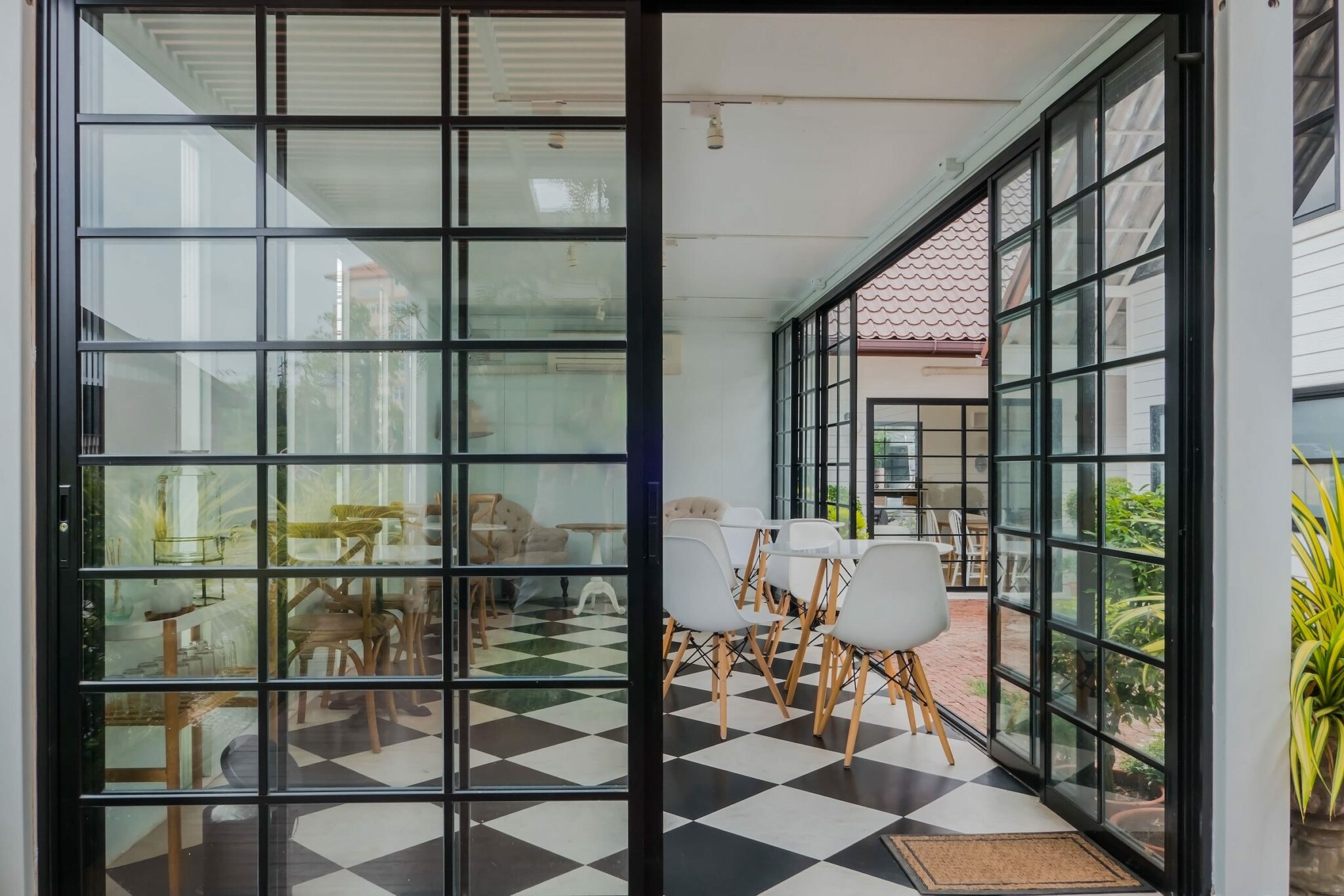 Advice About Buying Steel-look Sliding Doors | DWE